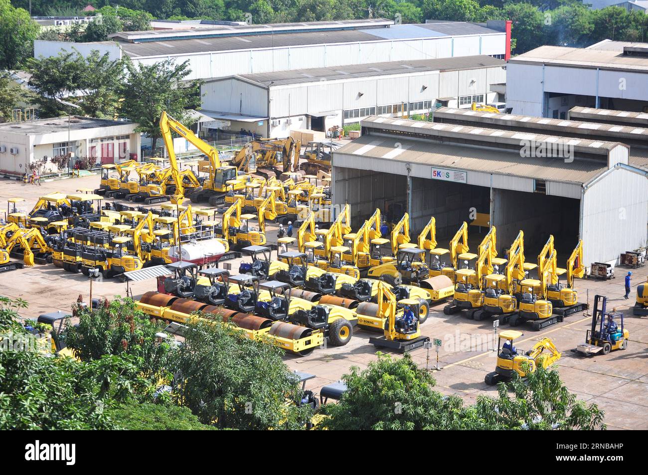 Heavy equipment yard hi-res stock photography and images - Alamy