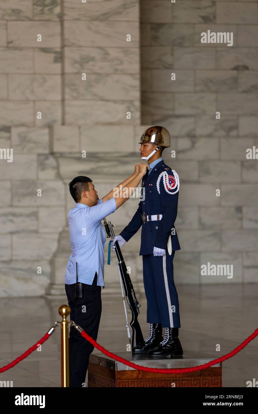 Taipei guard hi-res stock photography and images - Alamy
