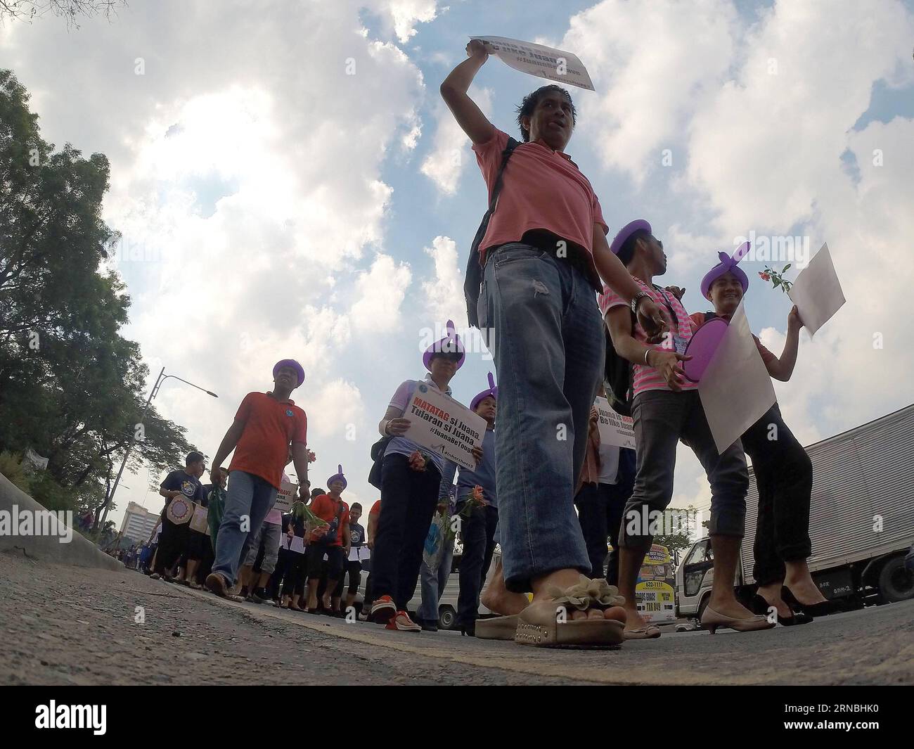 (160307) -- QUEZON CITY, March 7, 2016 -- Male students, soldiers and ...