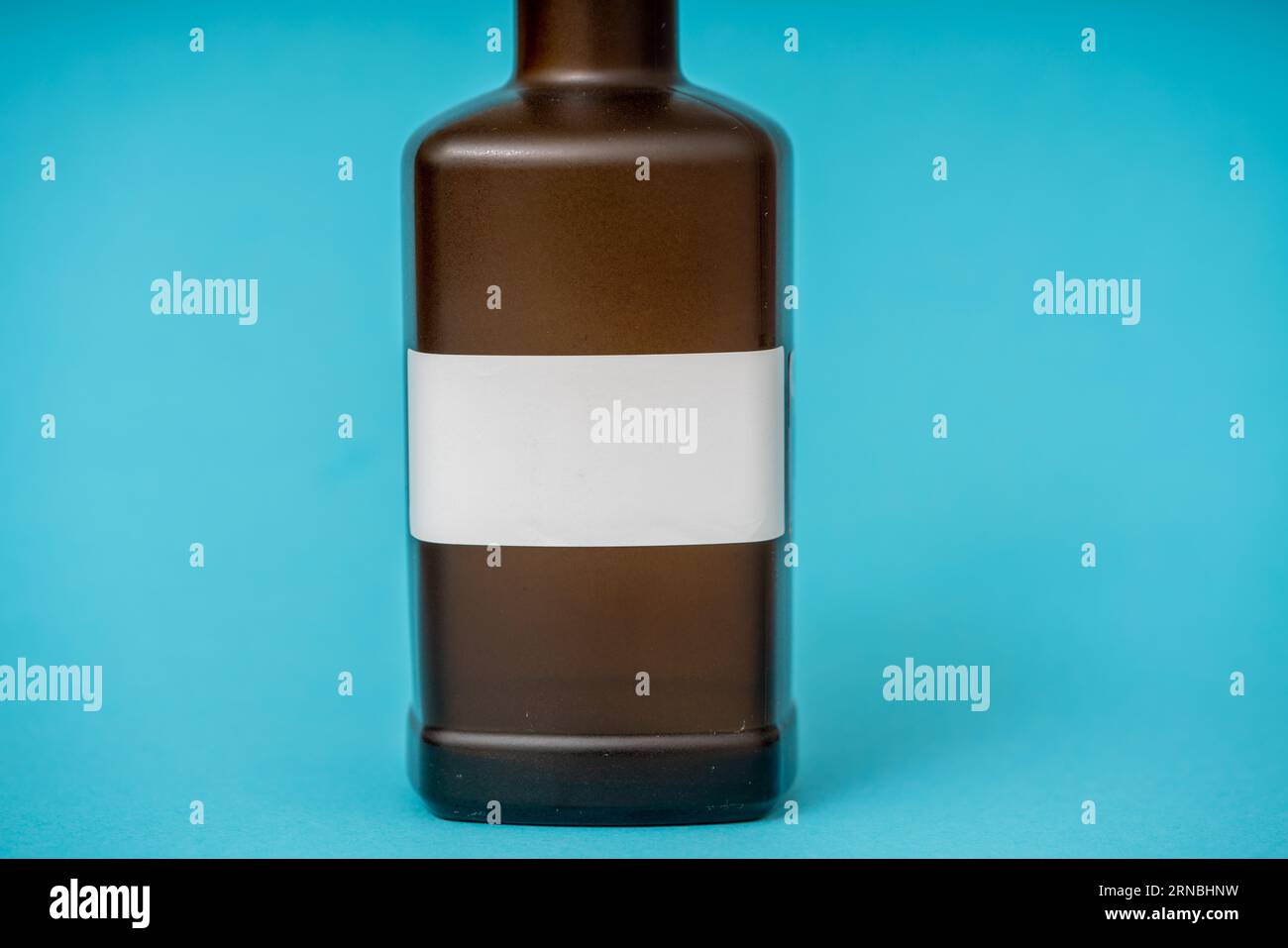 amber glass laboratory bottle with blank label Stock Photo - Alamy