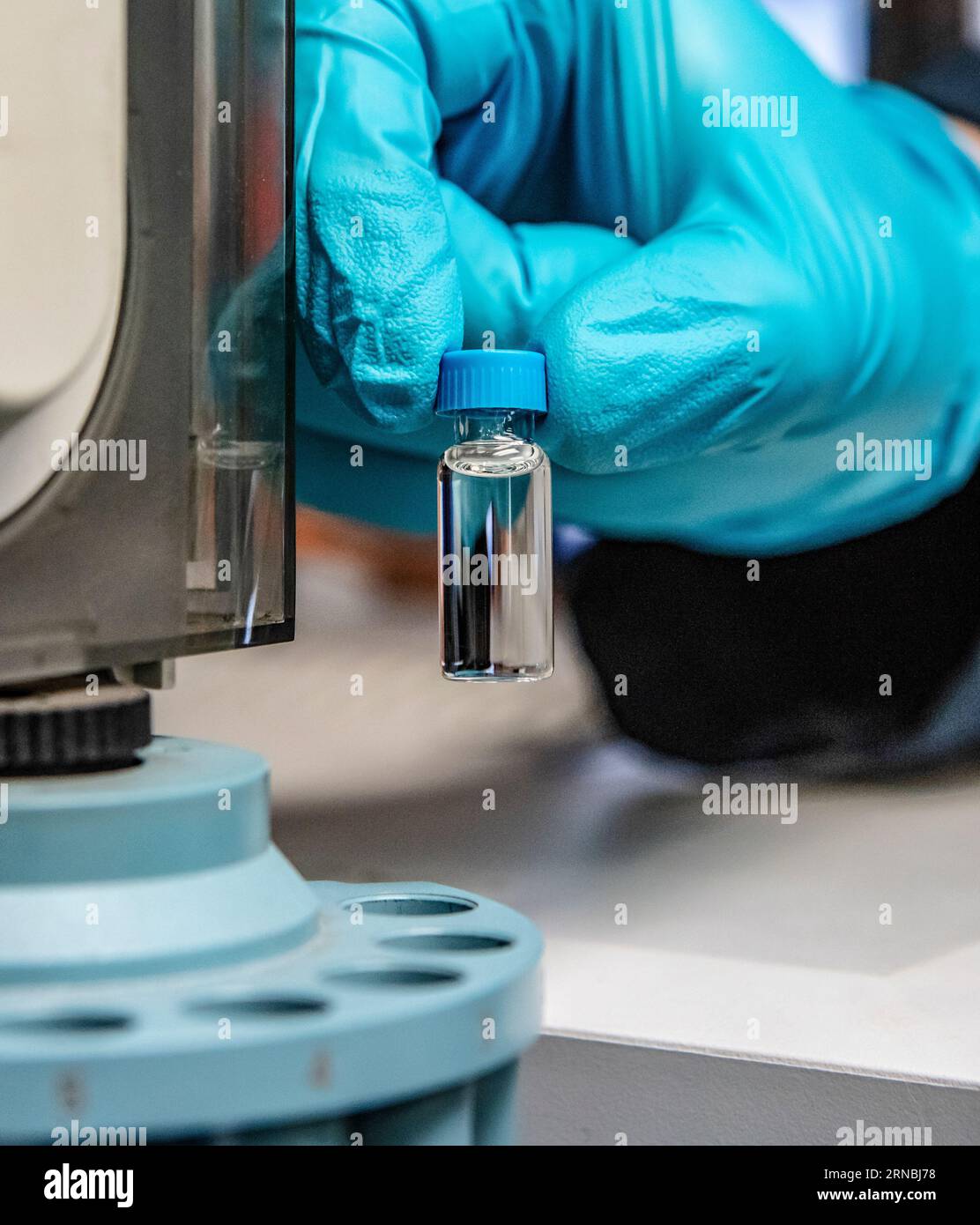 Lab gloves hi-res stock photography and images - Alamy