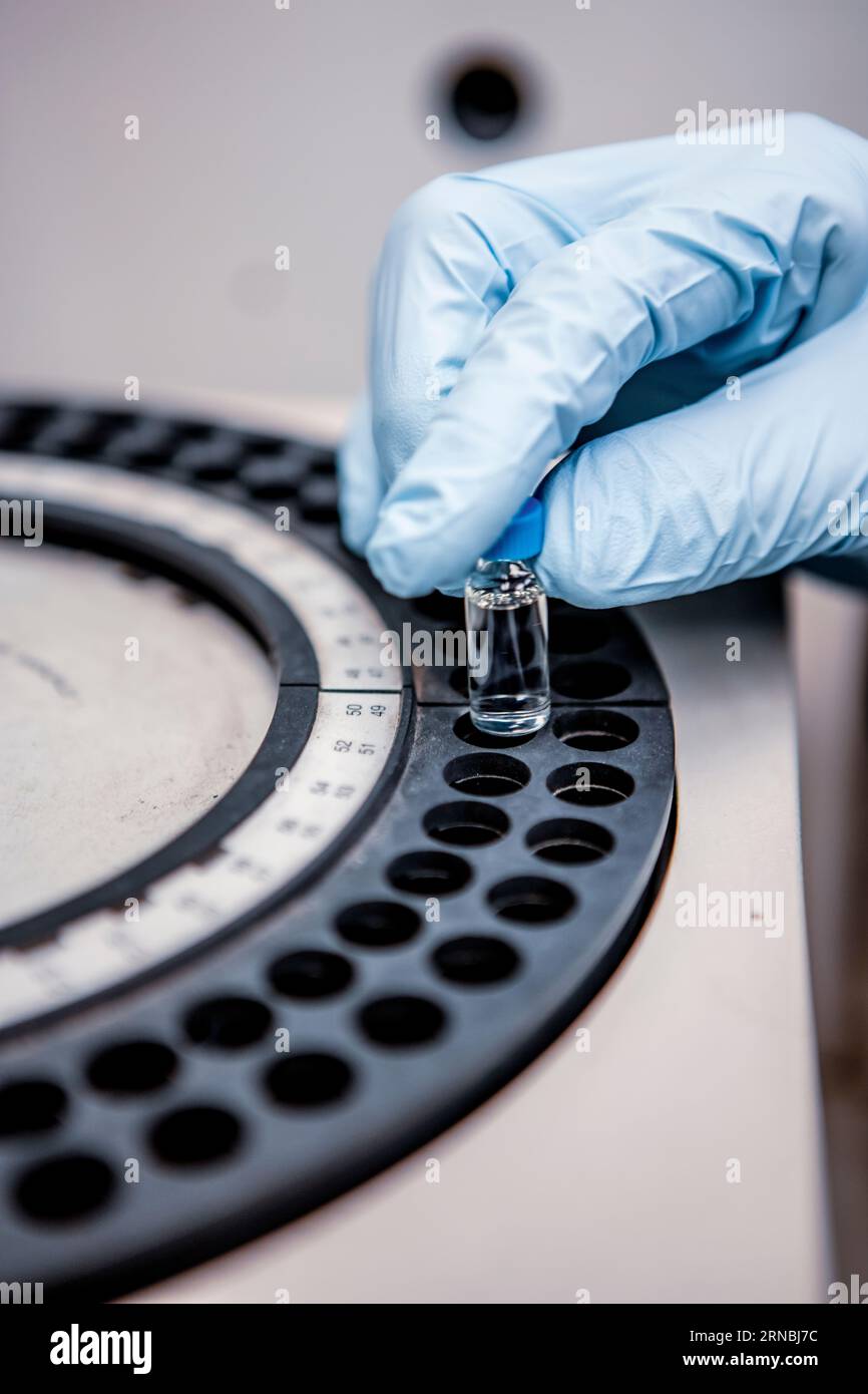 Machine lab hi-res stock photography and images - Alamy