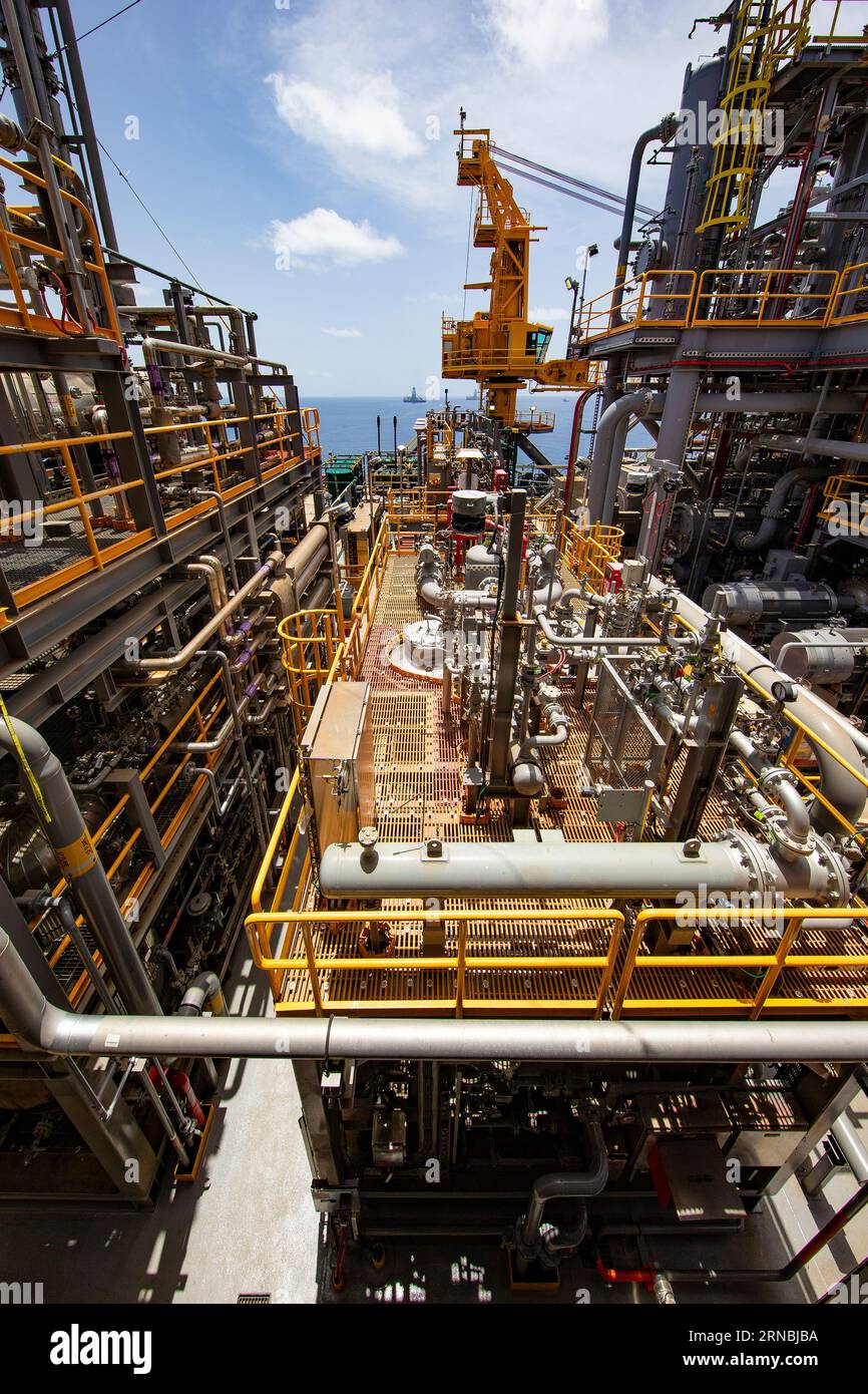 Oil platform in gulf of mexico hi-res stock photography and images - Alamy