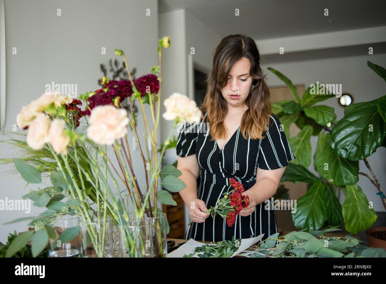 Woman making floral arrangement hi-res stock photography and images - Alamy