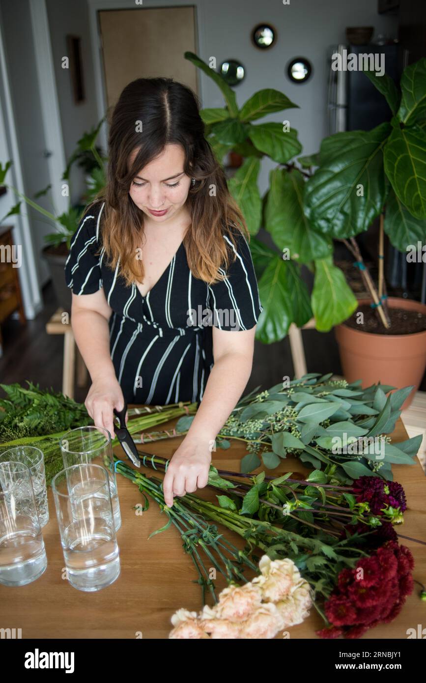 Woman cutting flower stems for bouquet Stock Photo - Alamy