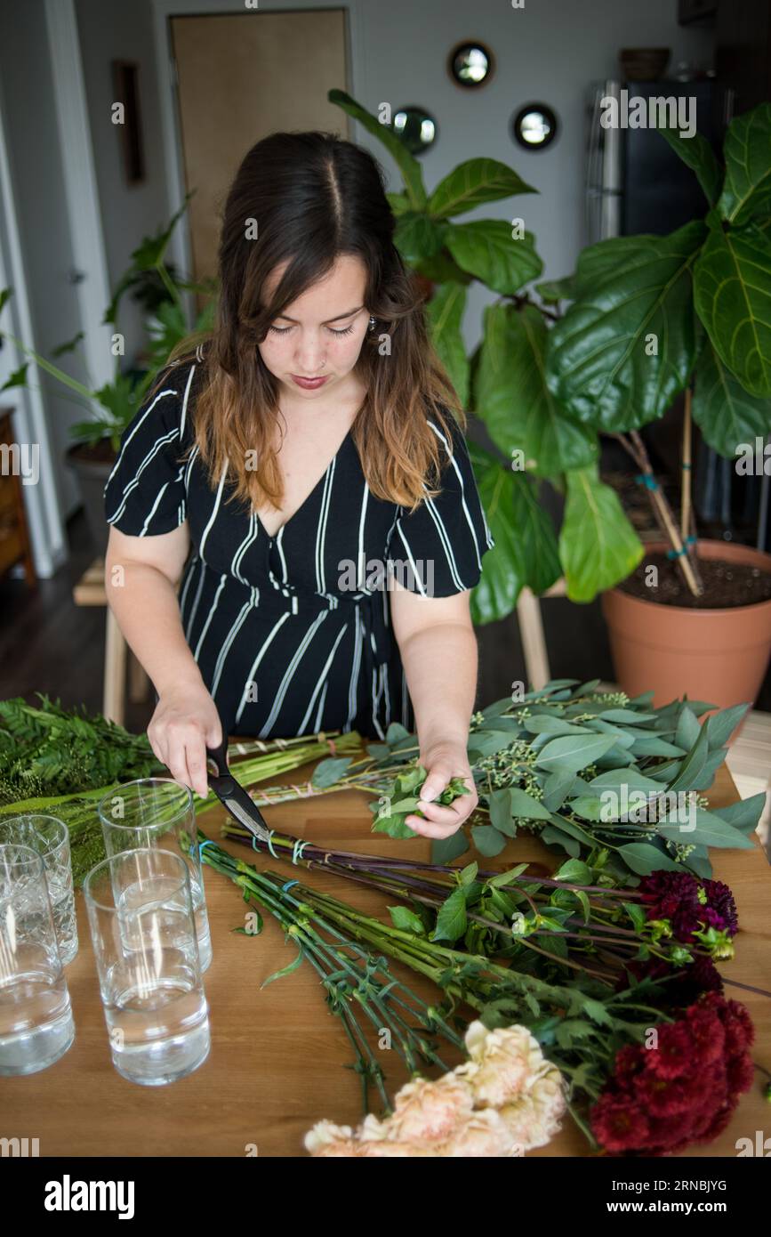 Bouquet diy hi-res stock photography and images - Alamy