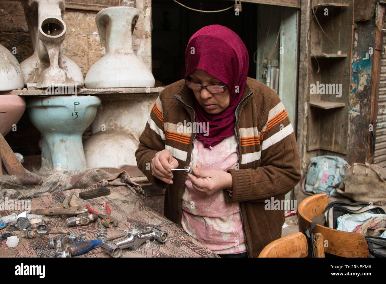 Muscle dependent hi-res stock photography and images - Alamy