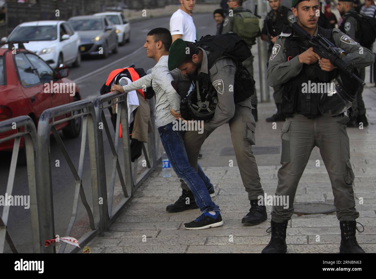Israeli border policeman hi-res stock photography and images - Alamy