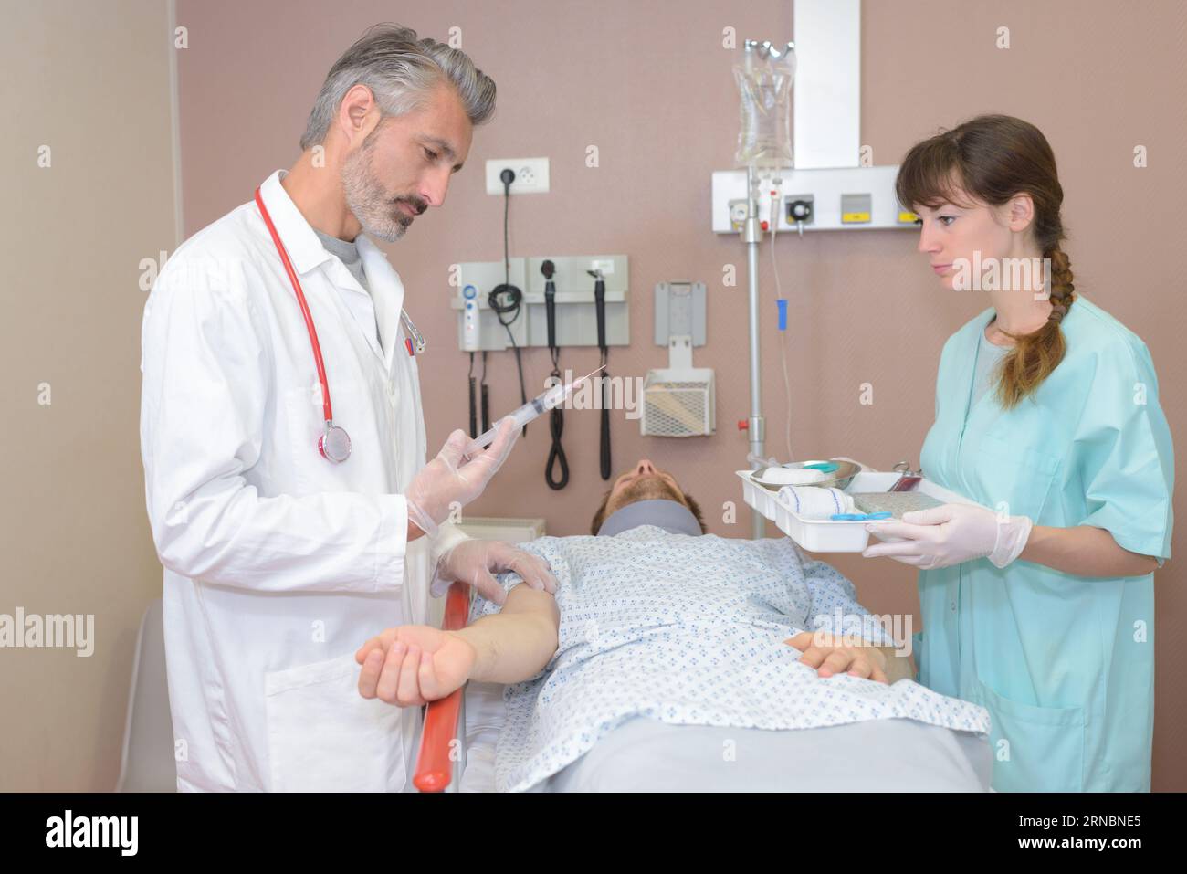portrait of doctor injecting patient Stock Photo - Alamy