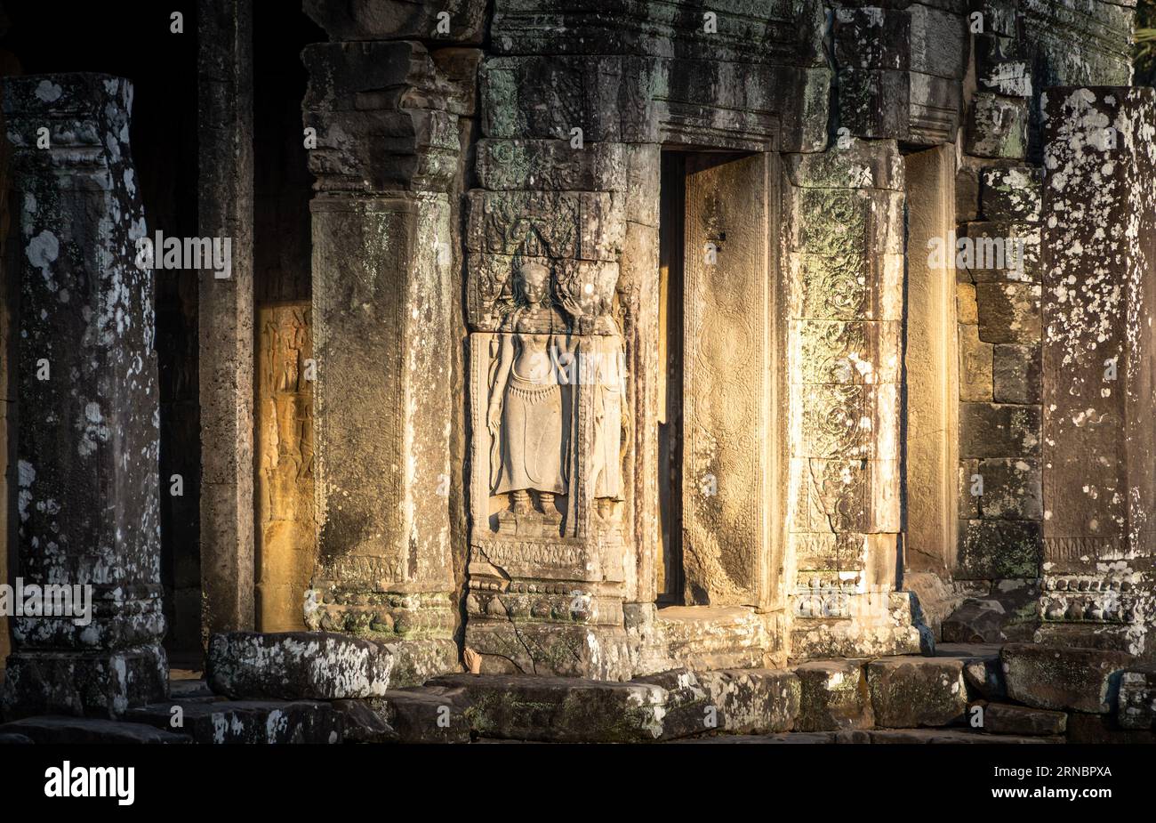 Bas relief temple antique angkor wat hi-res stock photography and ...