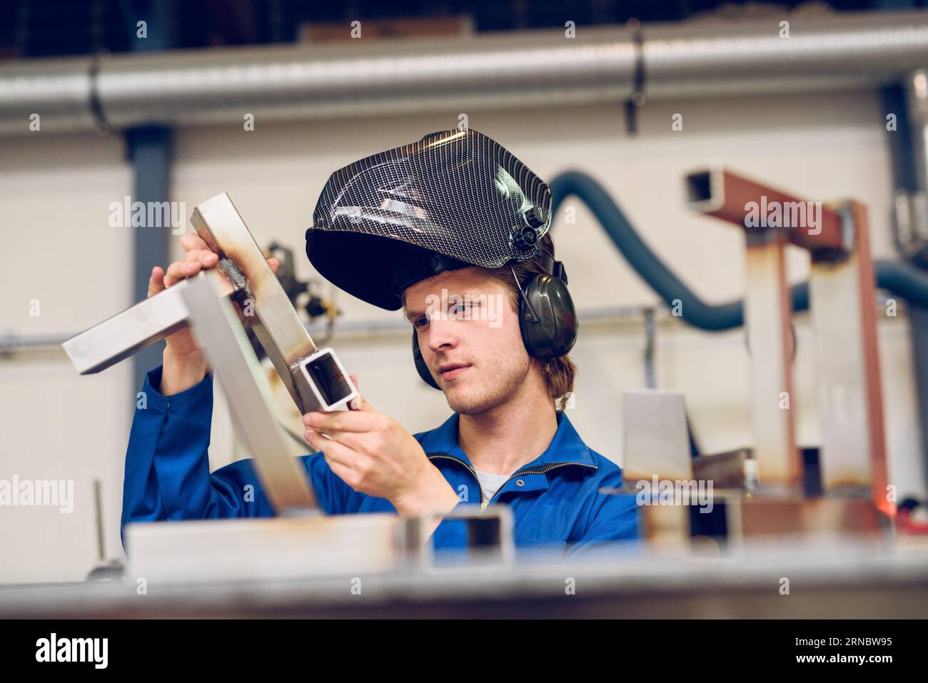 Man concentrate hi-res stock photography and images - Alamy