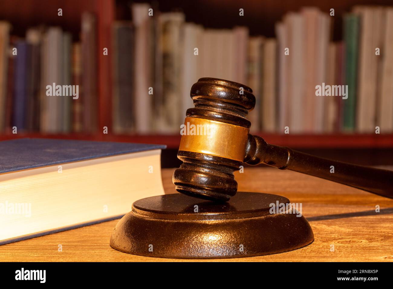 Law gavel book hi-res stock photography and images - Alamy