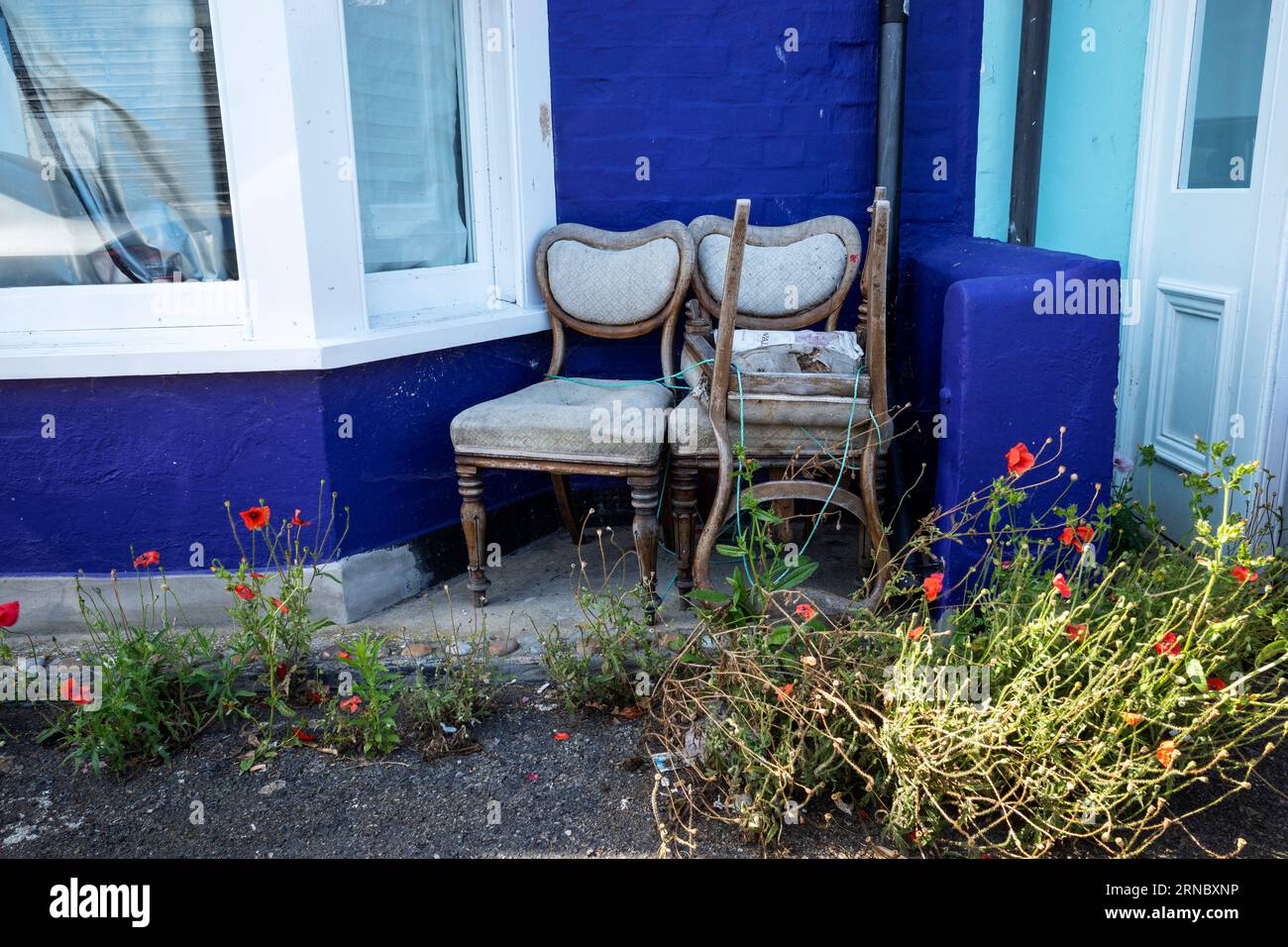 Waiting disposal hi-res stock photography and images - Alamy