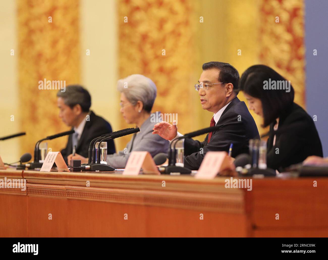 (160316) -- BEIJING, March 16, 2016 -- Chinese Premier Li Keqiang (2nd ...