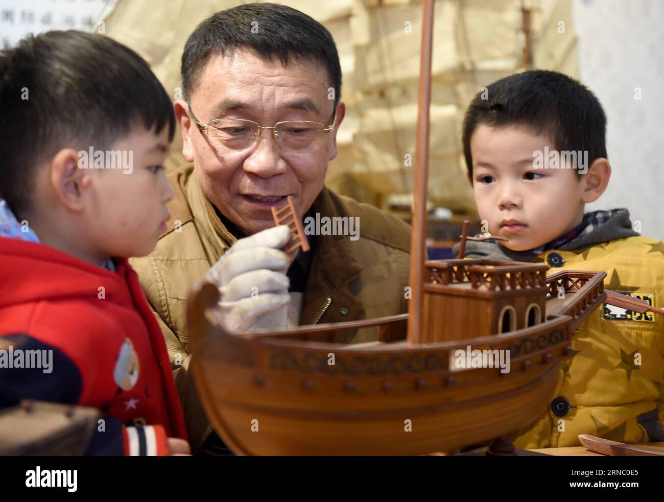 (160316) -- HEFEI, March 16, 2016 -- Craftsman and Artist Wu Pei ...