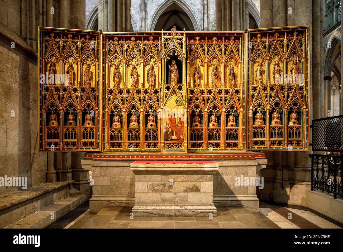 Wing altar hi-res stock photography and images - Alamy