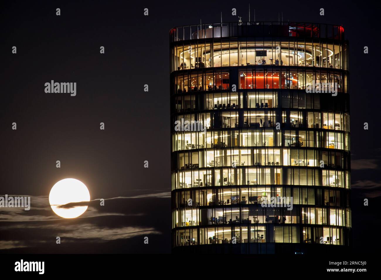 Colognetriangle turm hi-res stock photography and images - Alamy