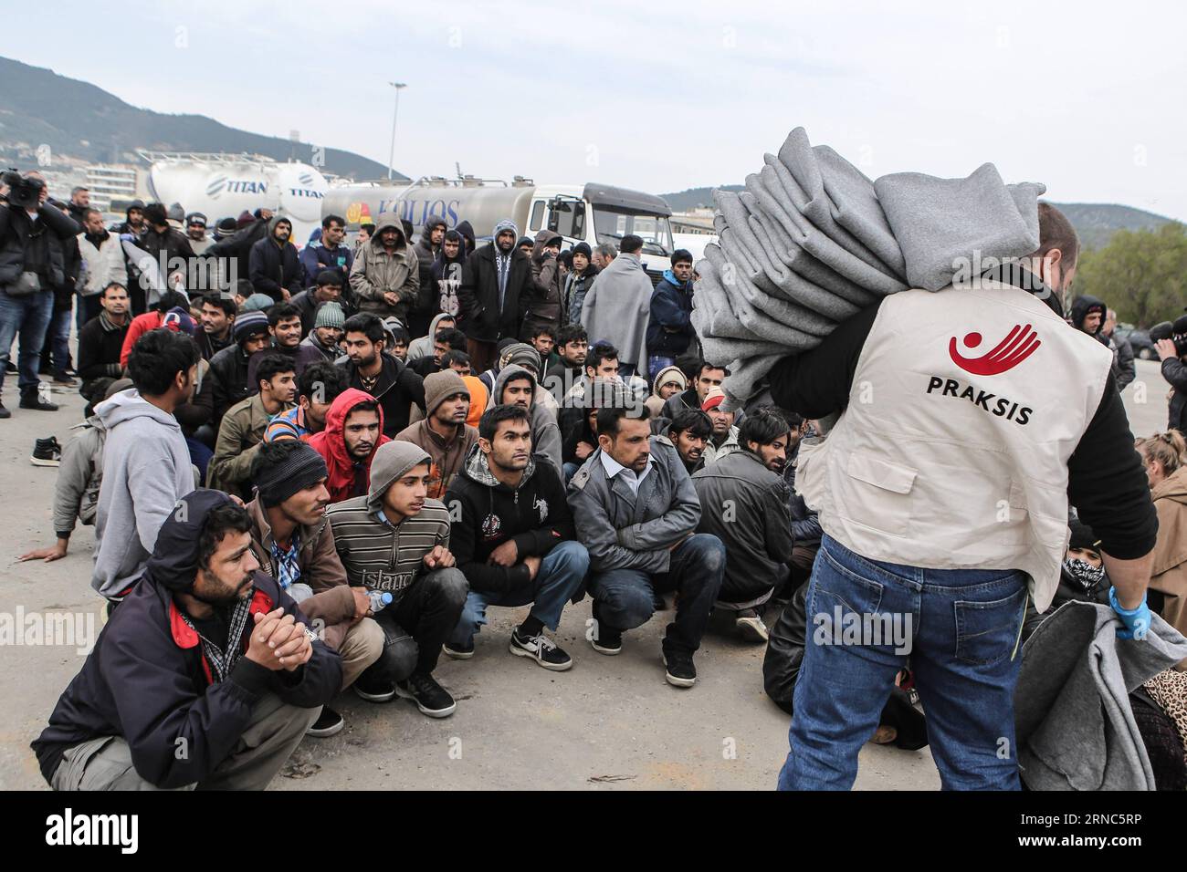 (160323) -- LESVOS (GREECE), March 23, 2016 -- Refugees and migrants ...