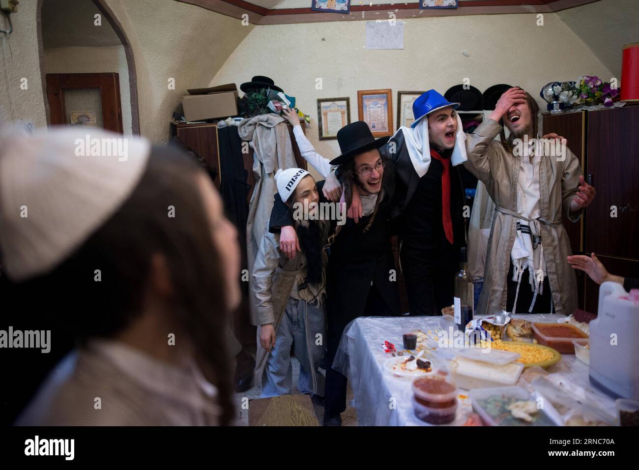 Jerusalem me'ah shearim festival hi-res stock photography and images ...