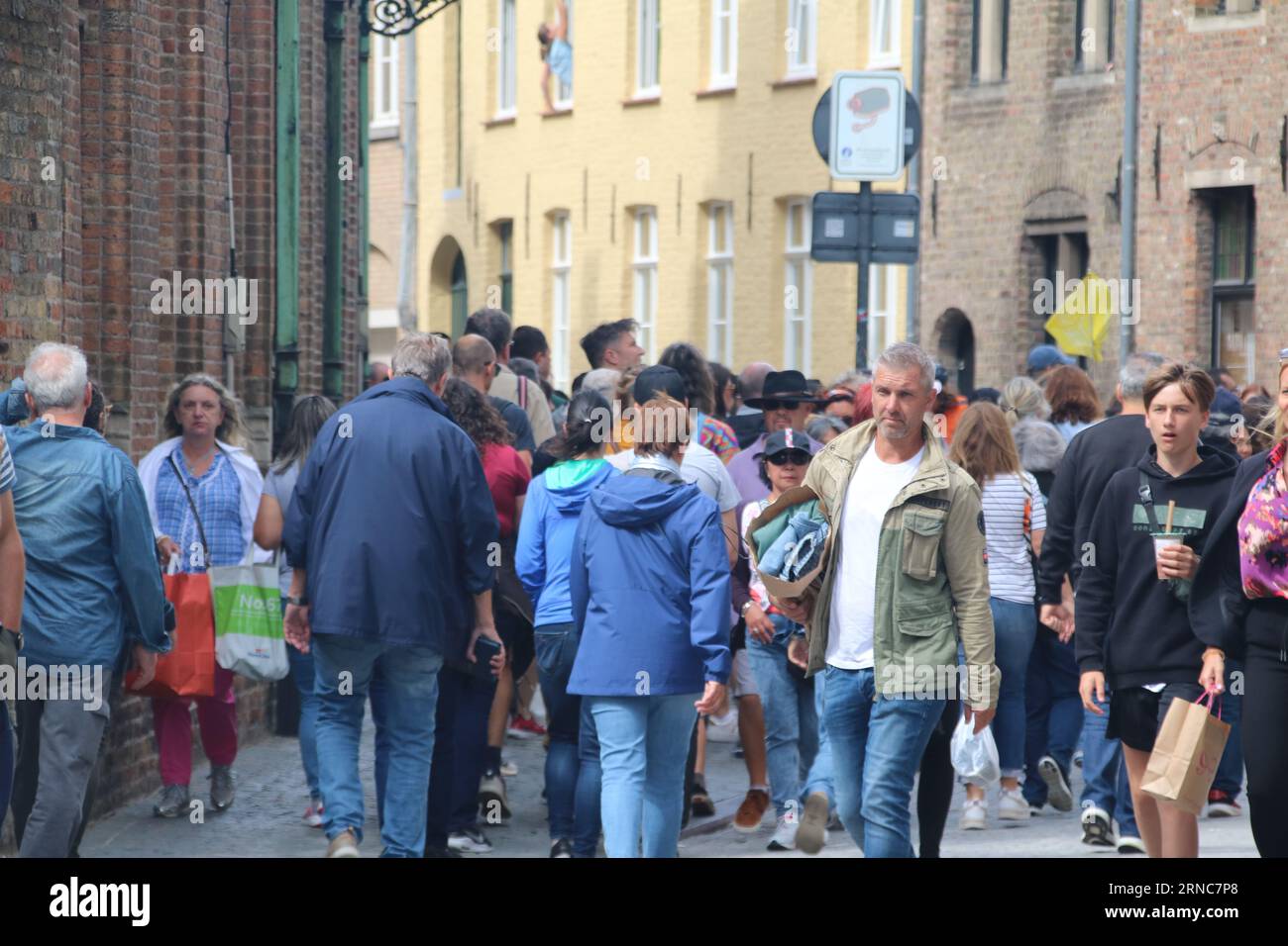 Streets of brugge hi-res stock photography and images - Alamy