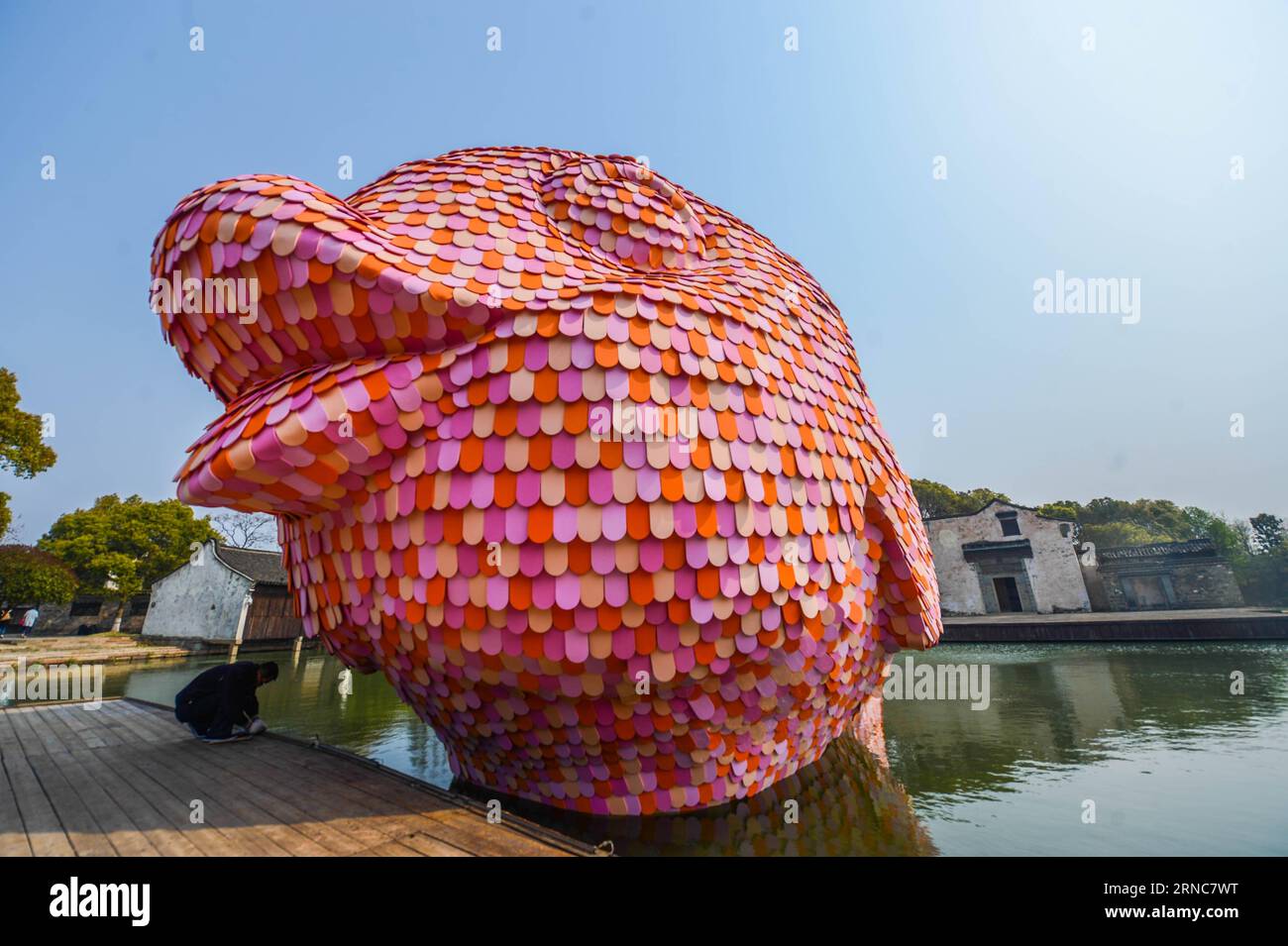 (160327) -- TONGXIANG, Marcj 27, 2016 -- Photo taken on March 27, 2016 ...