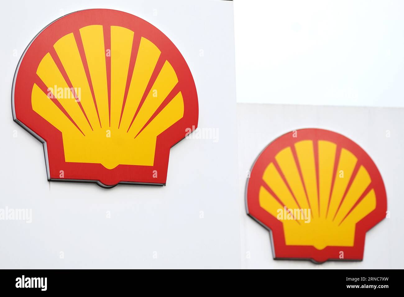 Shell energy broadband hi-res stock photography and images - Alamy