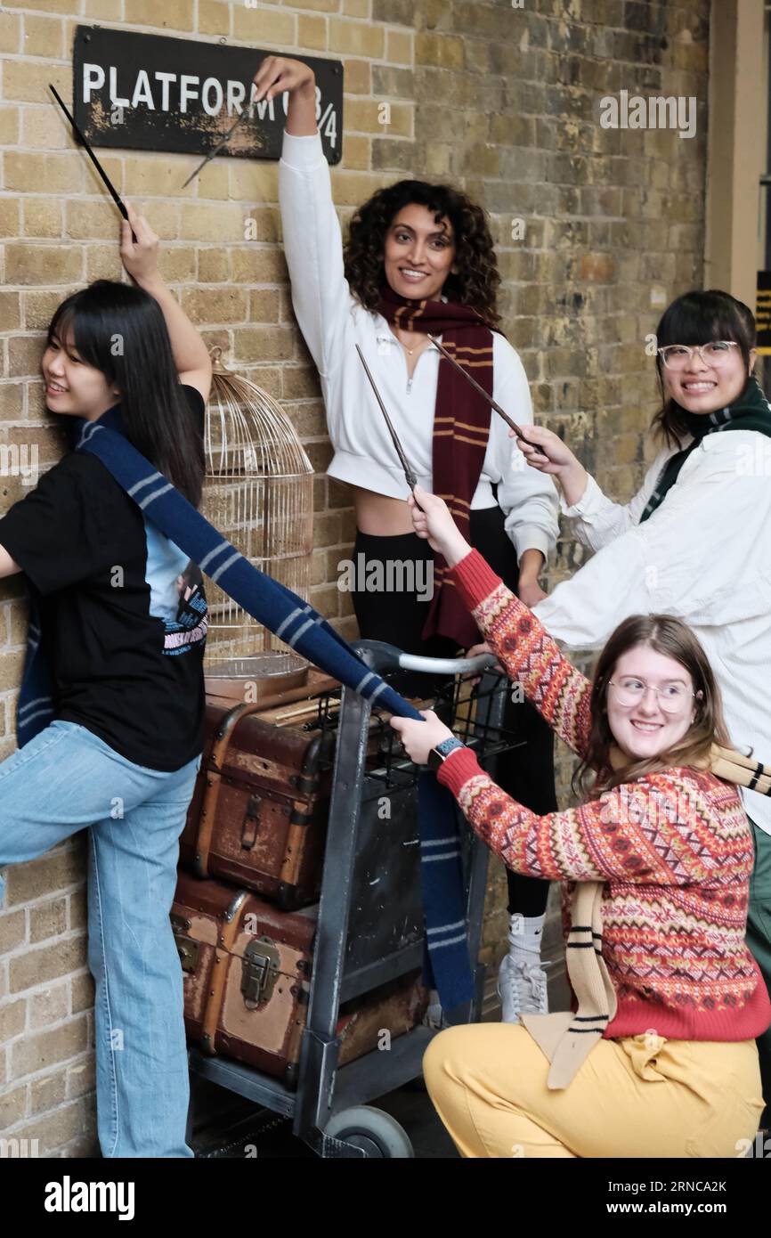 Kings Cross Station, London, UK. 1st Sept 2023. Harry Potter fans ...