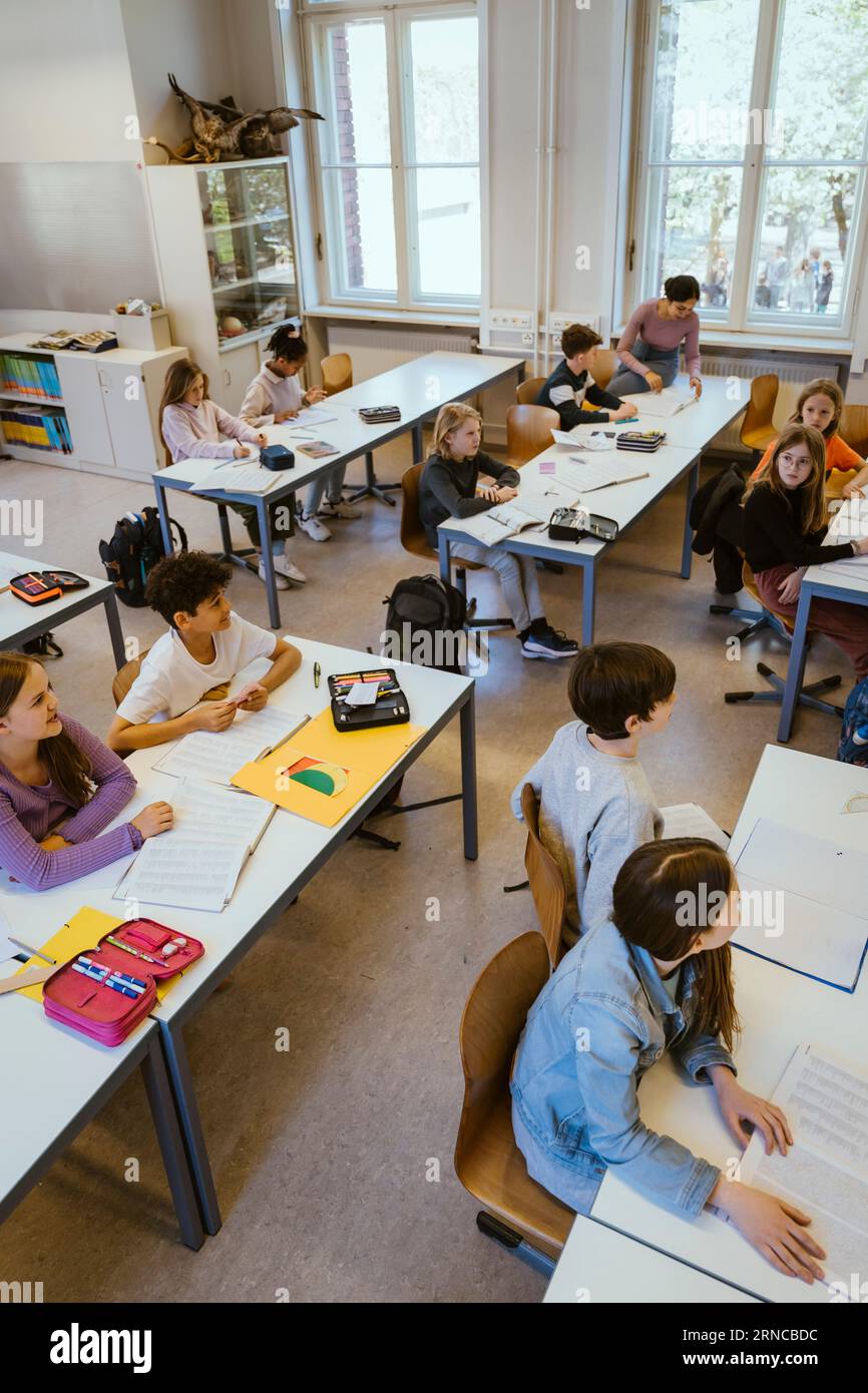 Girls attending lesson classroom hi-res stock photography and images ...