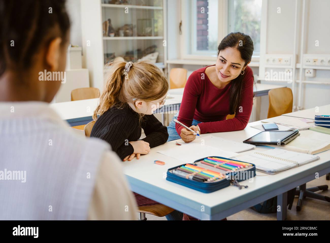 Explaining to junior hi-res stock photography and images - Alamy