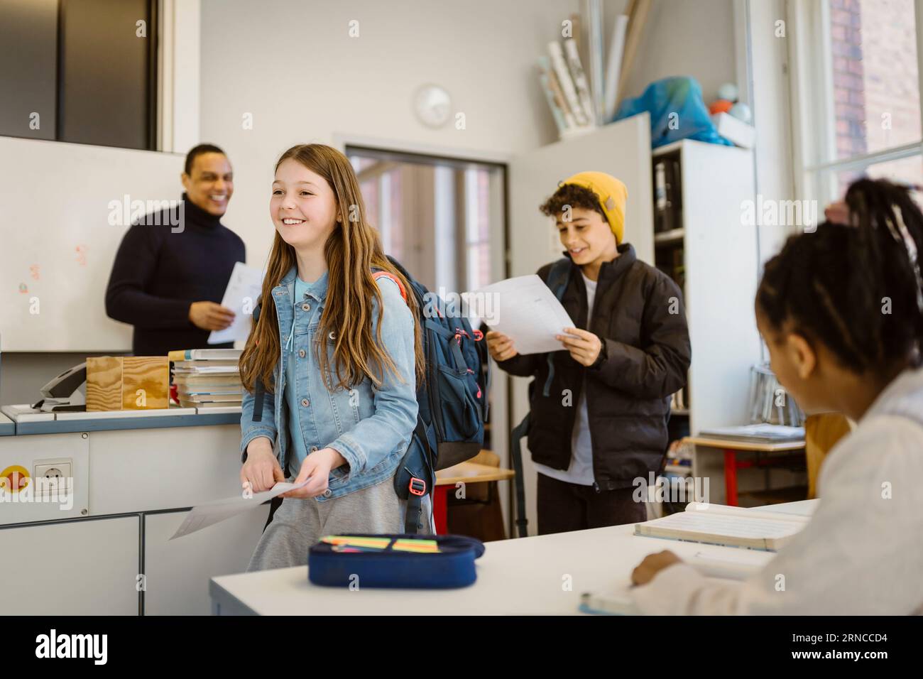 Walking into classroom hi-res stock photography and images - Alamy