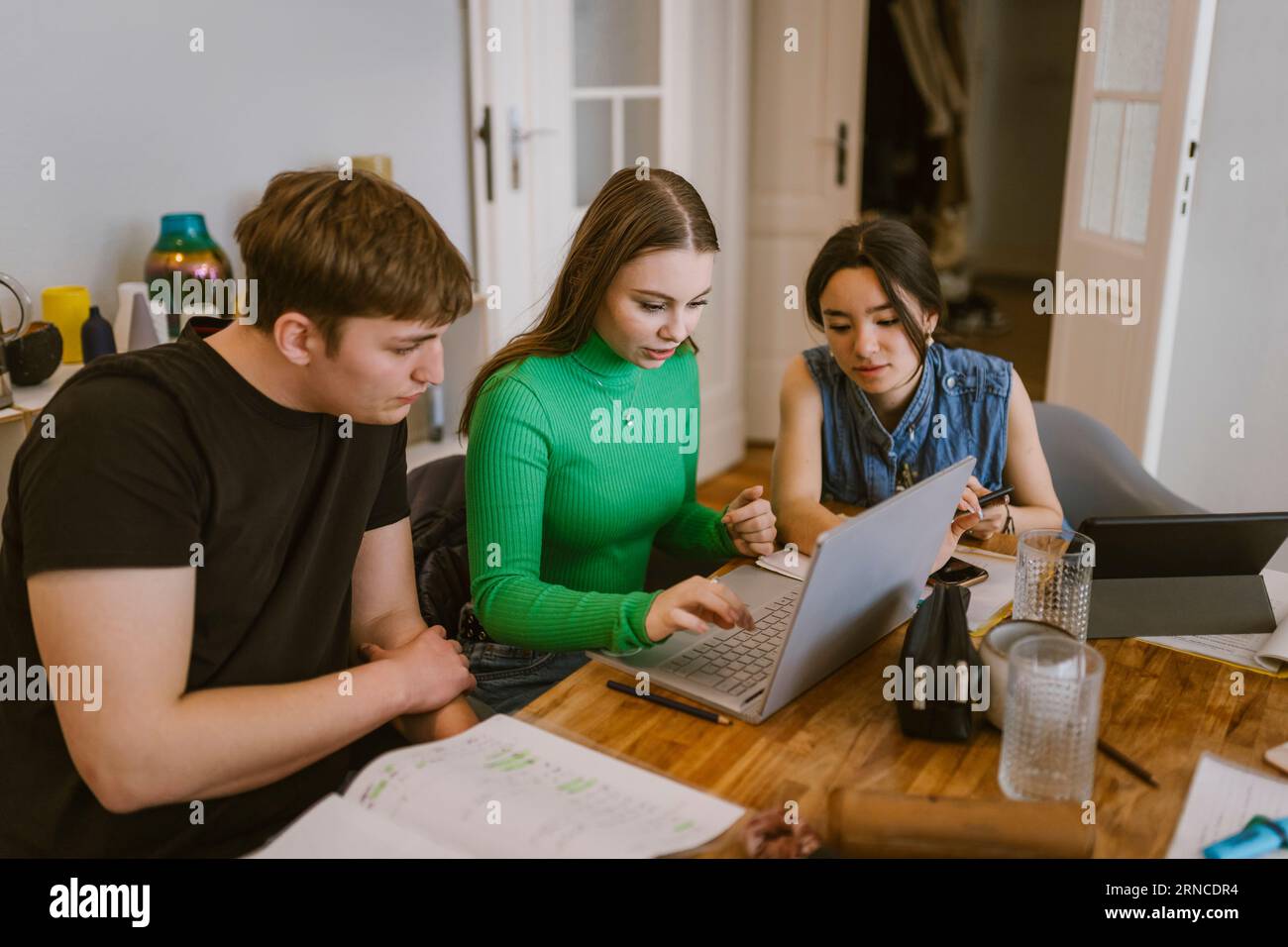 Student doing school work hi-res stock photography and images - Alamy