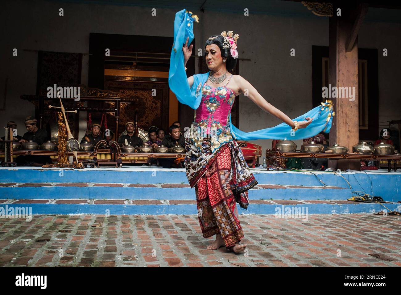 Nini thowok hi-res stock photography and images - Alamy