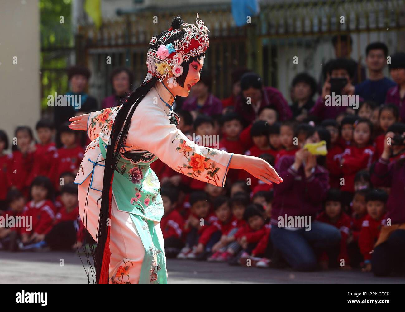 Young opera kids hi-res stock photography and images - Alamy