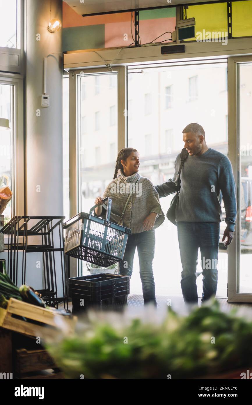 Smiling father and daughter arriving at grocery store Stock Photo - Alamy