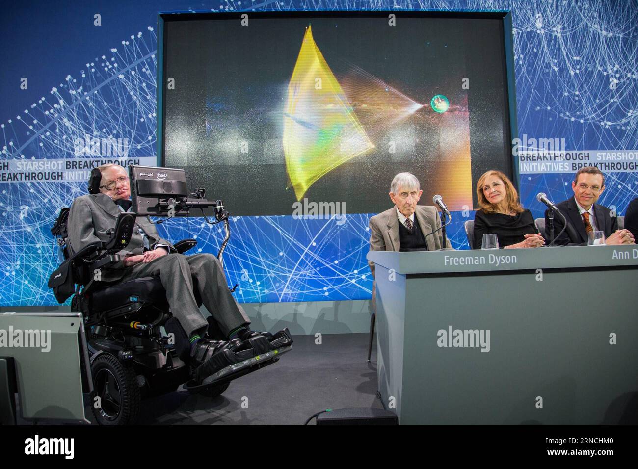 Stephen Hawking präsentiert neues Projekt Breakthrough Starshot (160412 ...