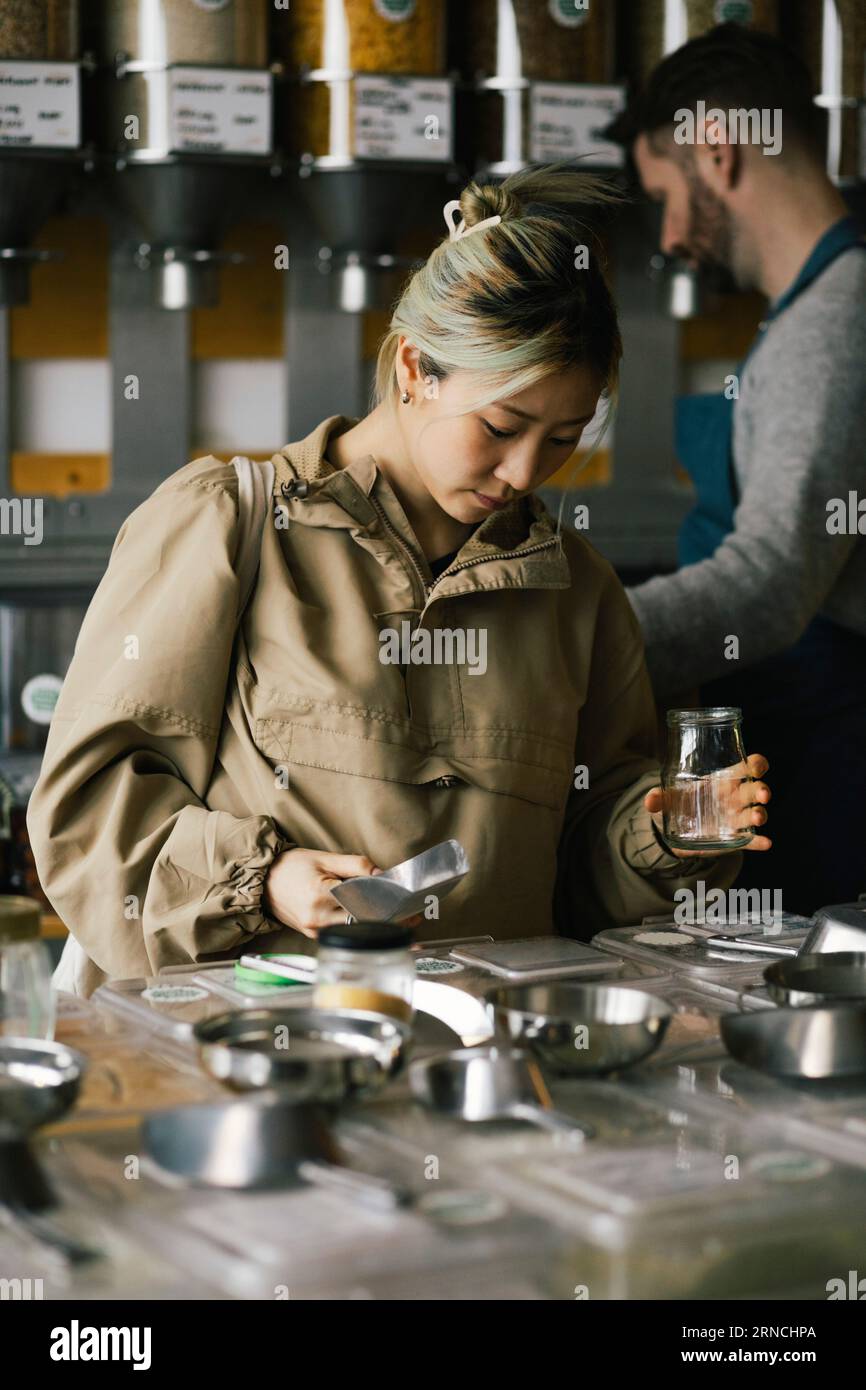 Indian women supermarket shopping hi-res stock photography and images ...