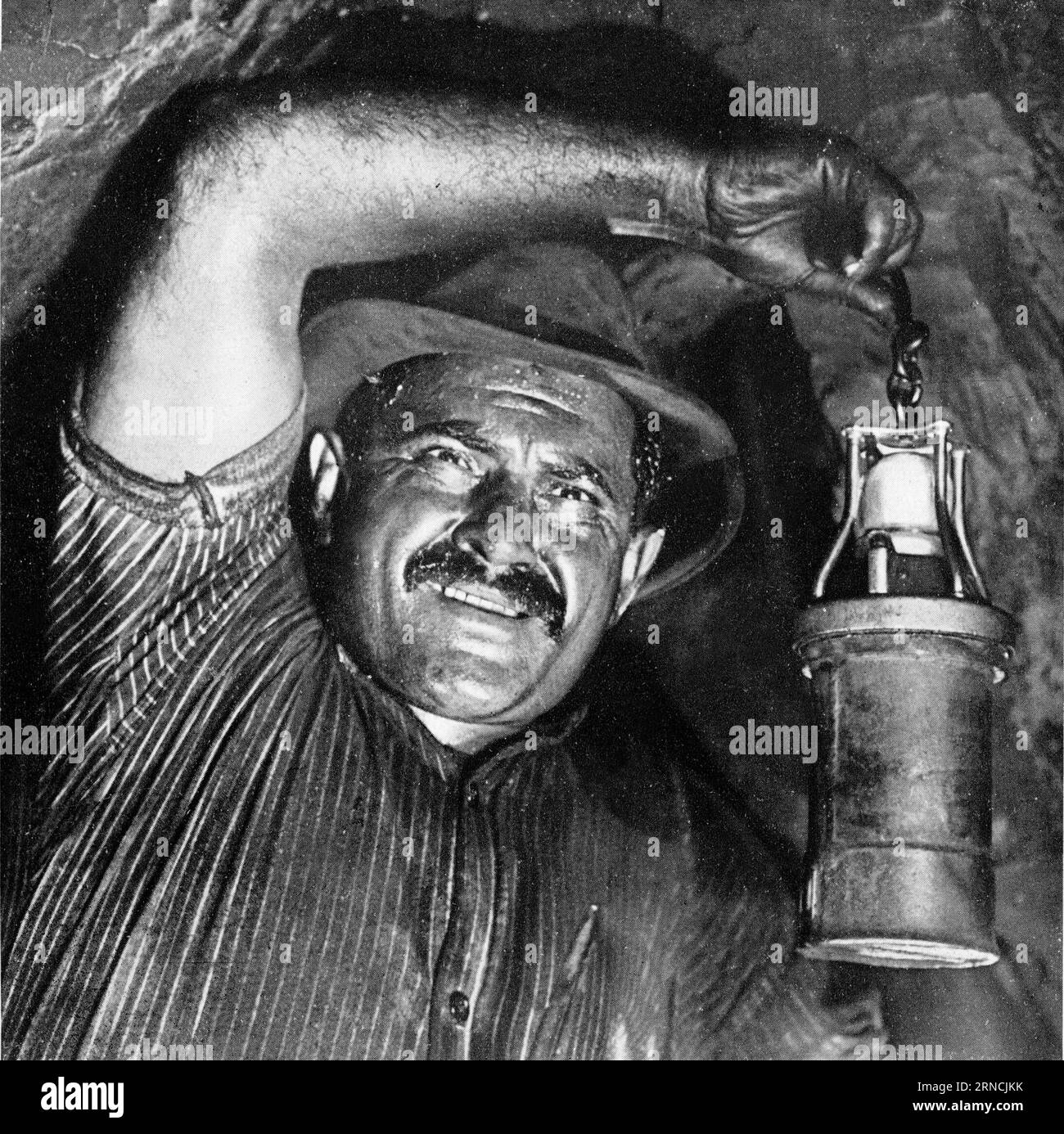 Kameradschaft 1931 hi-res stock photography and images - Alamy