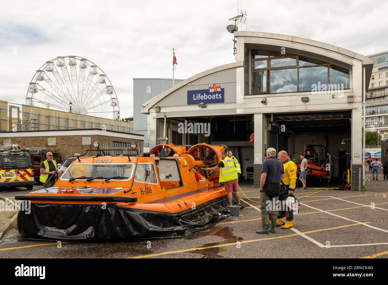 Rnli hovercraft hi-res stock photography and images - Alamy