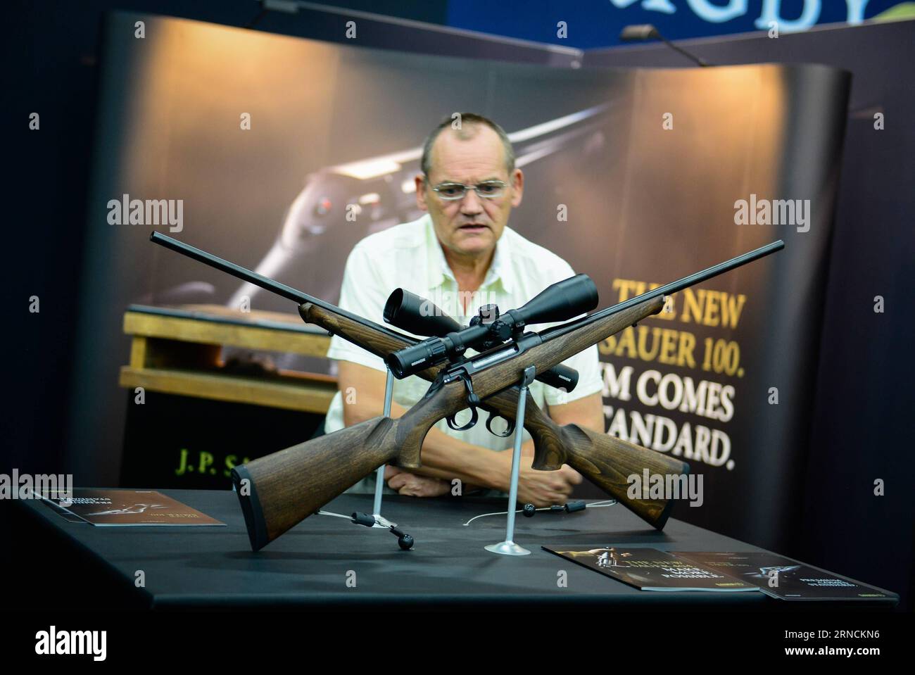 100 rifles hi-res stock photography and images - Alamy