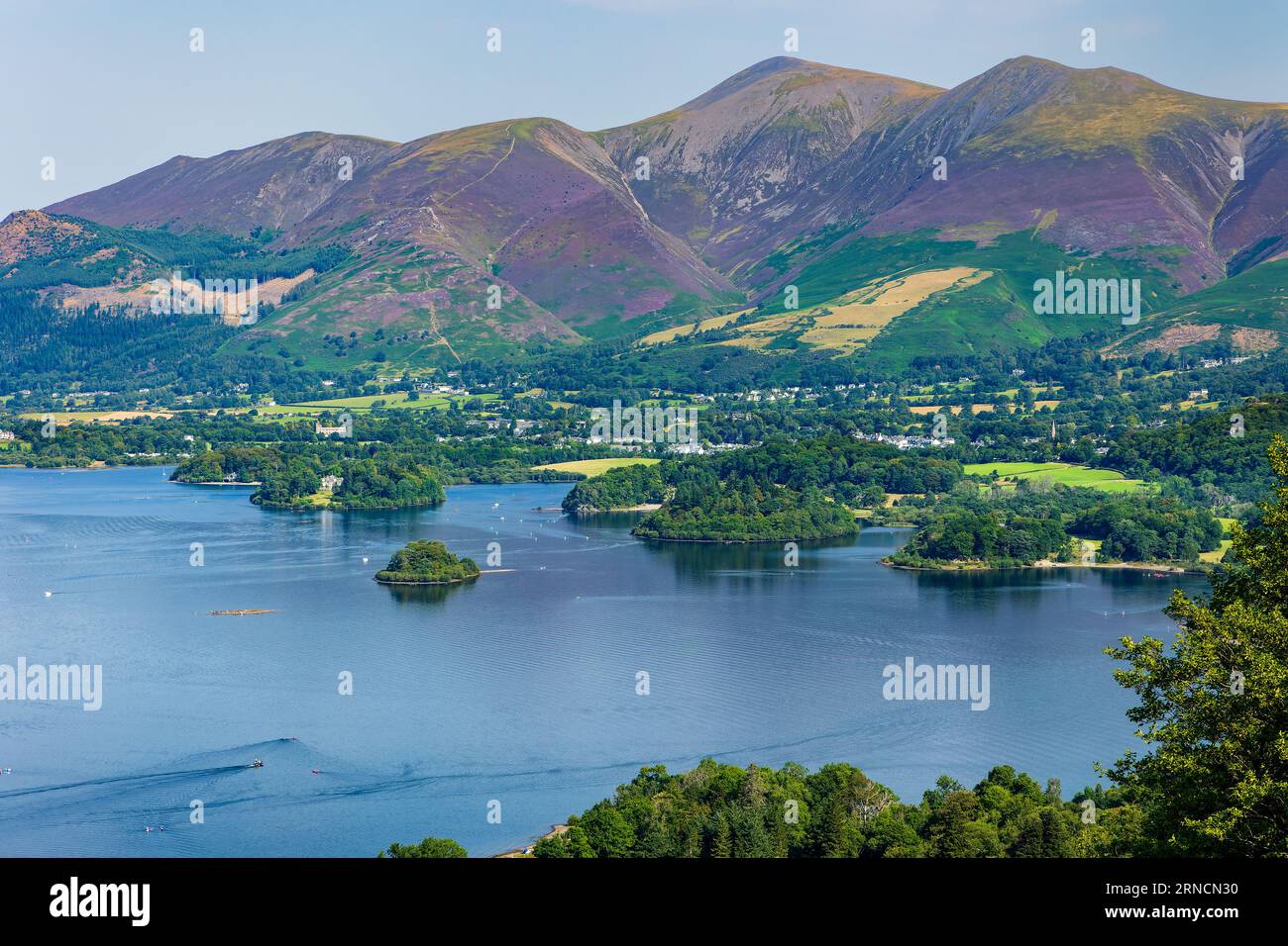 Beautiful lake and rural English countryside scenery (Lake District ...