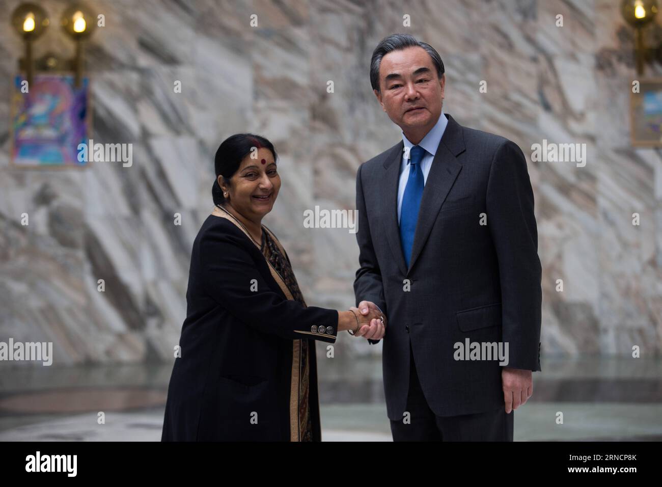 (160418) -- MOSCOW, April 18, 2016 -- Chinese Foreign Minister Wang Yi ...