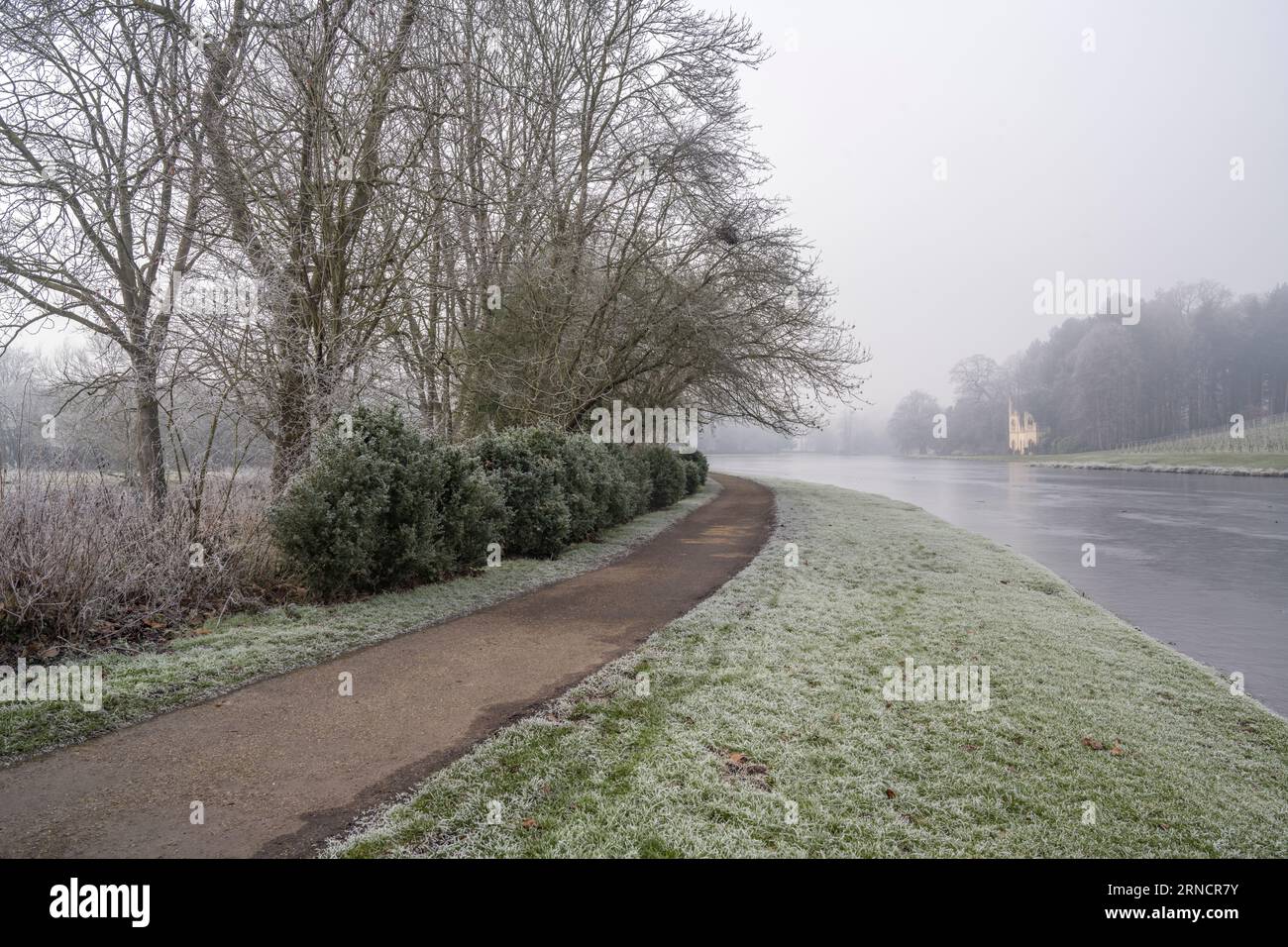 Ice cold January morning at Painshill gardens in Cobham Surrey UK Stock ...