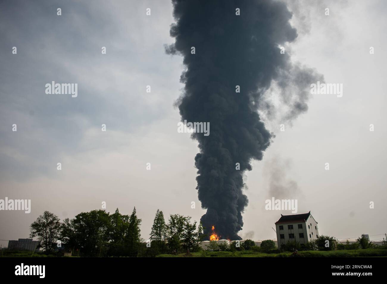 Photo chemical smog hi-res stock photography and images - Alamy