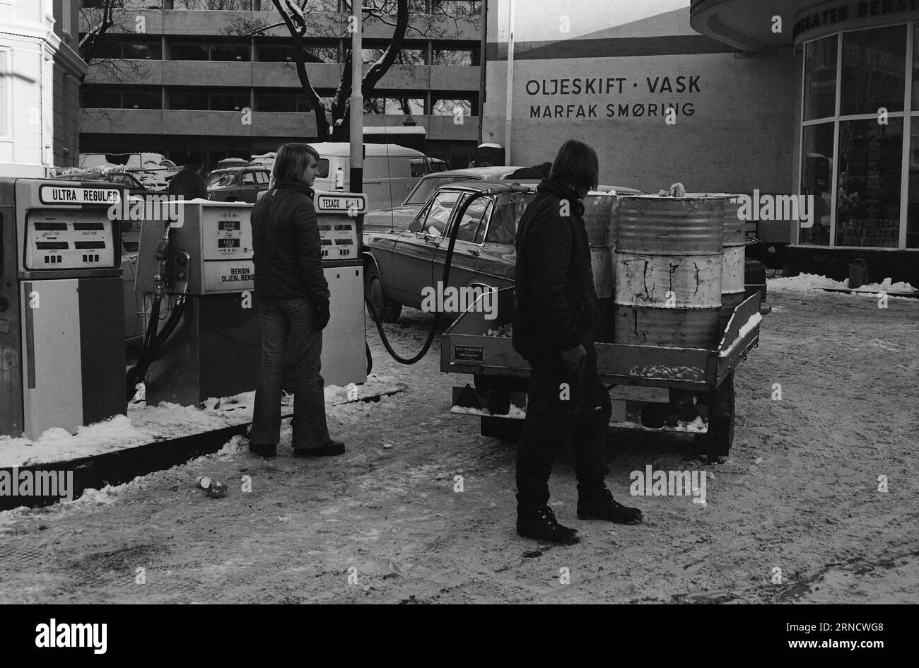 1973 petrol station hi-res stock photography and images - Alamy