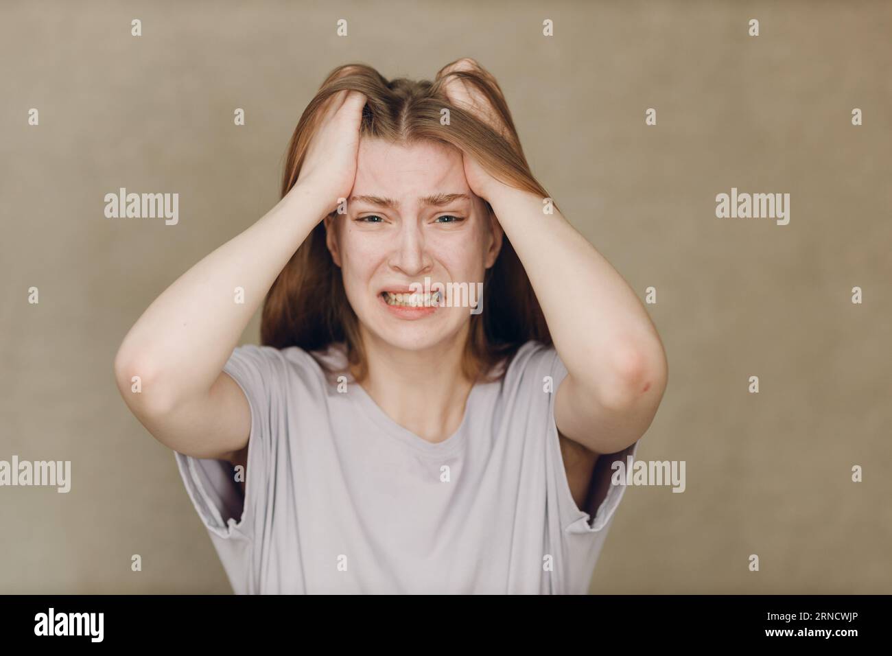 Actress crying hi-res stock photography and images - Alamy