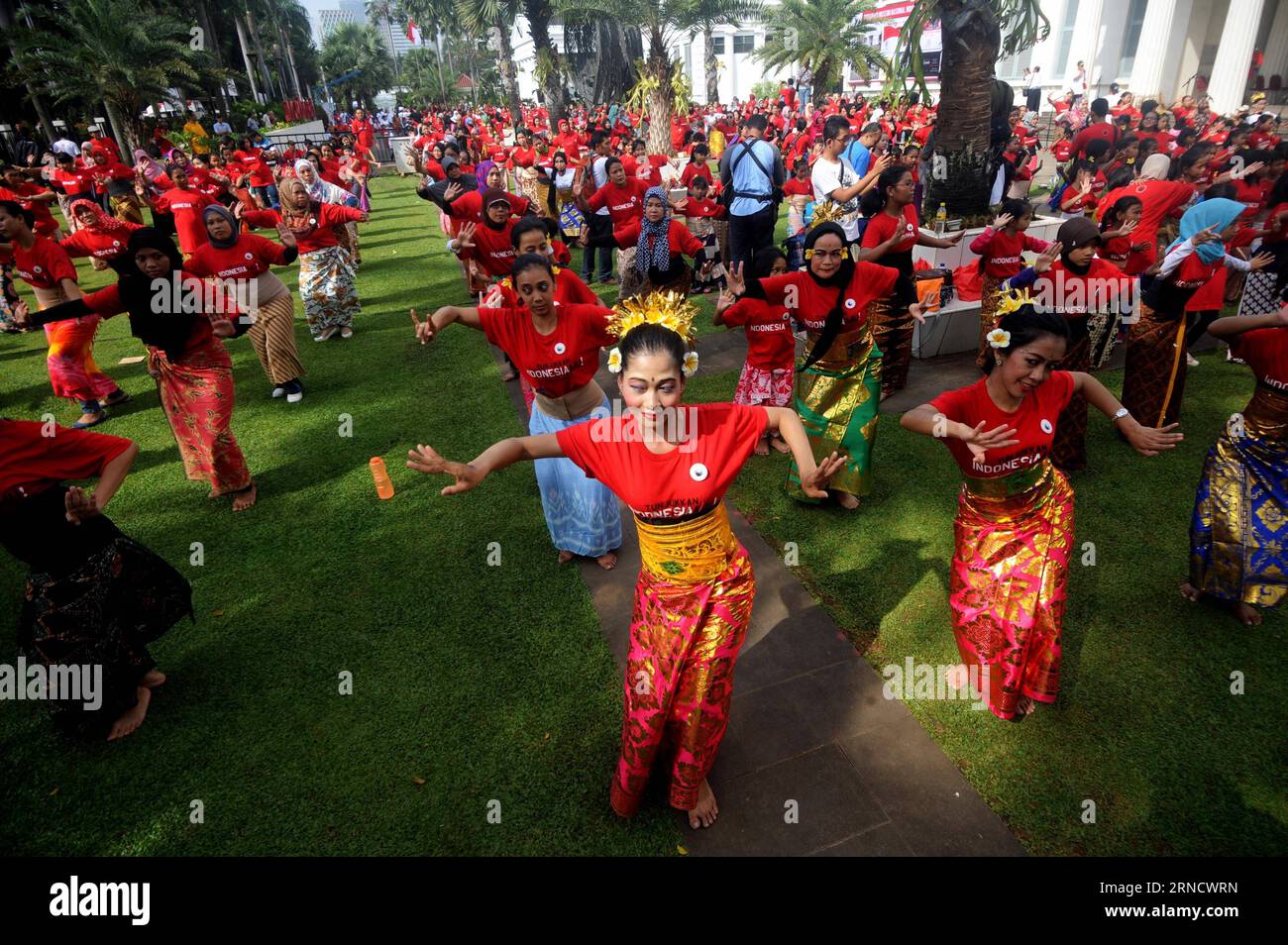 (160423) -- JAKARTA, April 23, 2016 -- Dancers participate in the ...