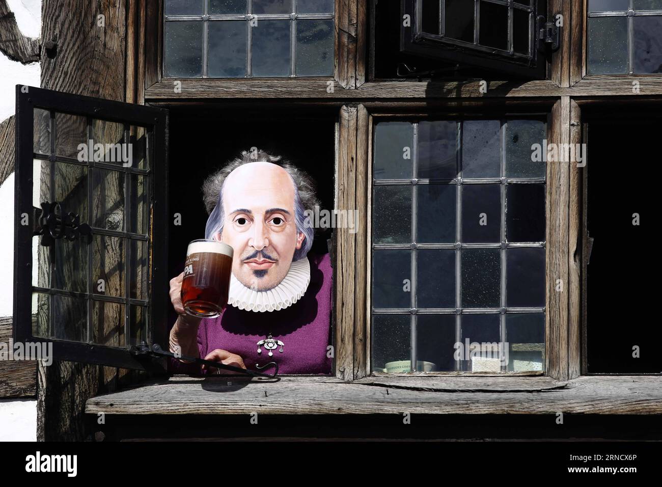 Bilder des Tages A woman wearing a William Shakespeare mask looks out ...