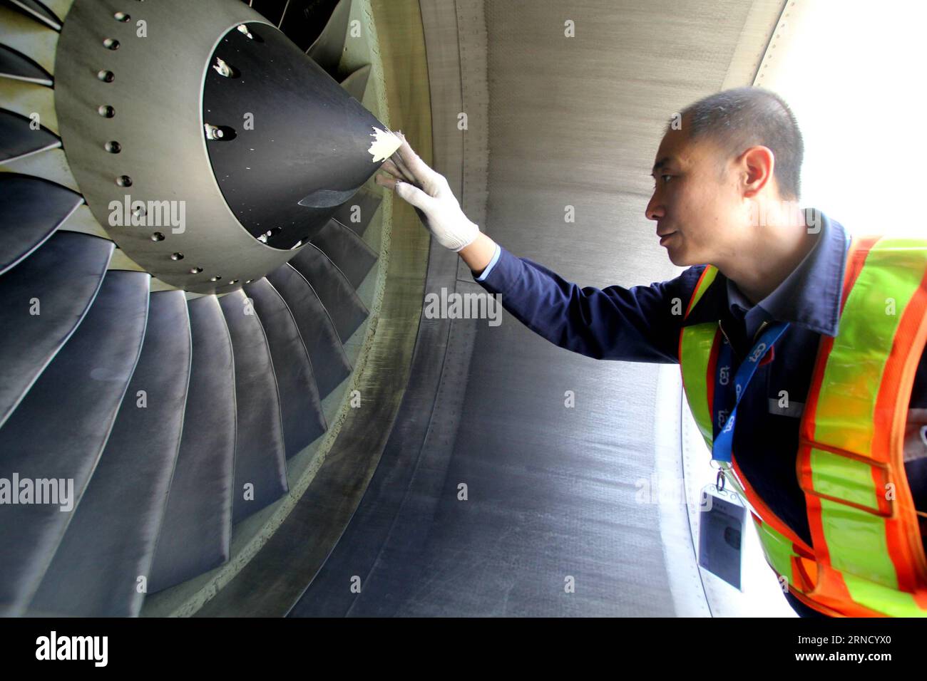 (160426) -- QINGDAO, April 26, 2016 -- Song Gang examines an engine for ...