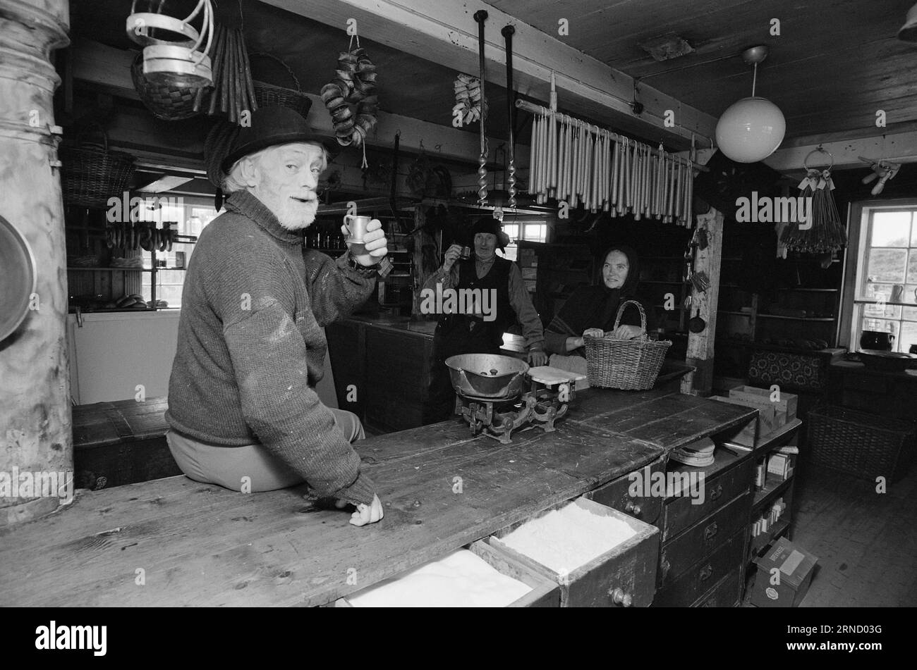 Task lamps hi-res stock photography and images - Alamy