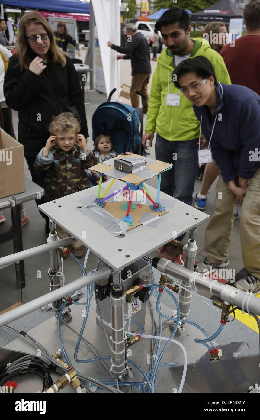 Earthquake simulator hi-res stock photography and images - Alamy